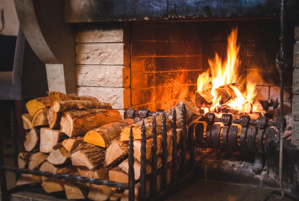 3 Design Ideas for an Antique Fireplace | TheOmegaMan